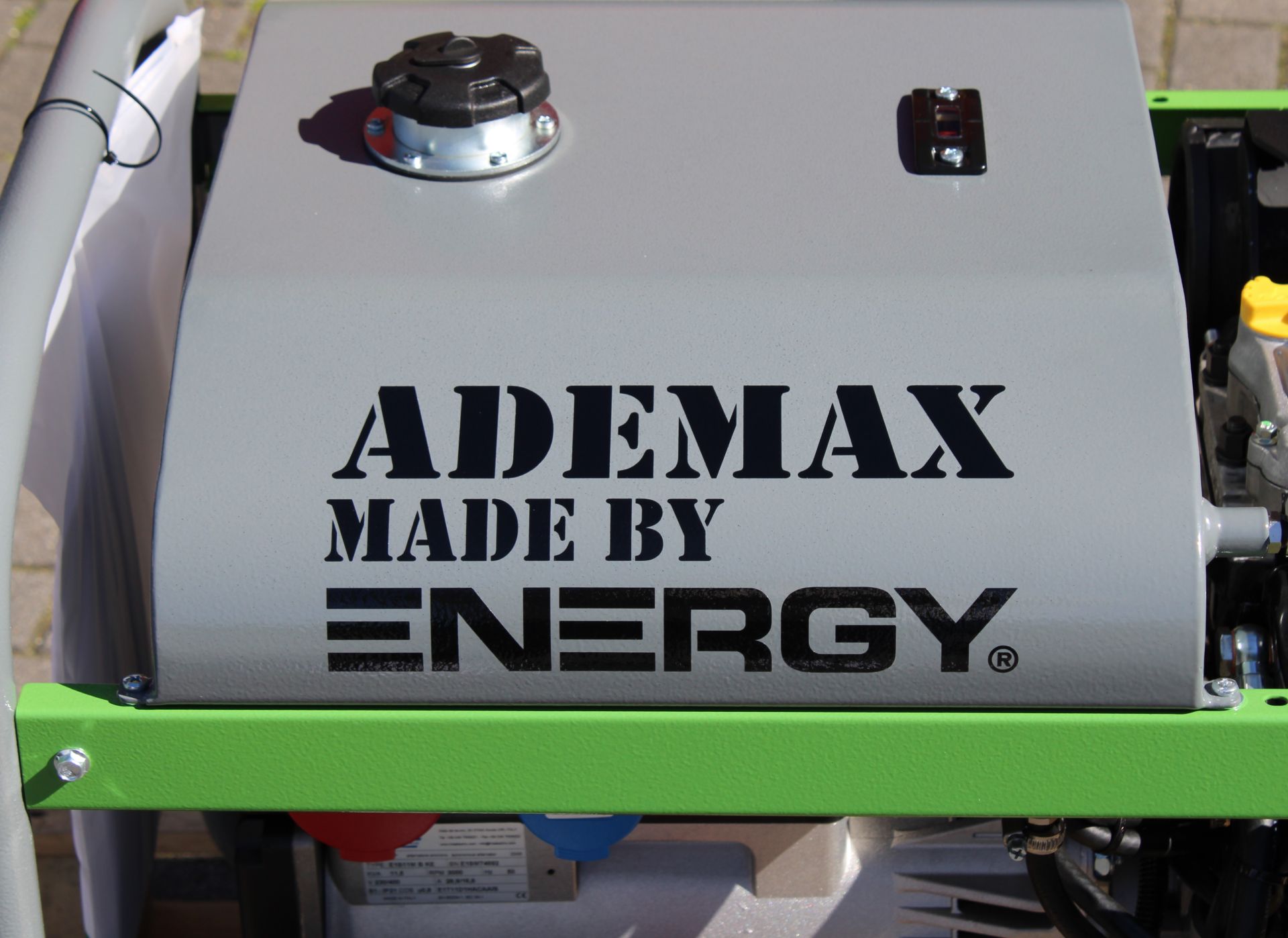 Stromgenerator von ENERGY | 12,2 kVA Diesel Generator mit 230 V & 400 V ...