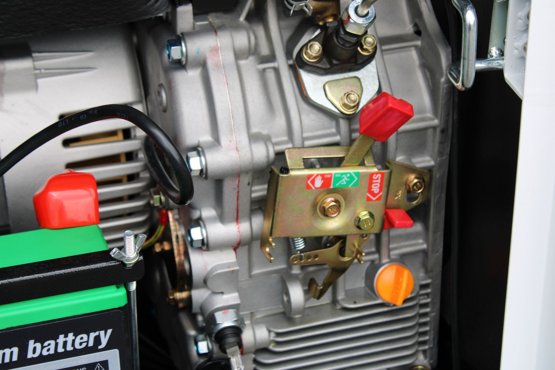 Baustellen Stromaggregat | Diesel Aggregat mit 10,6 kVA | Ademax ...