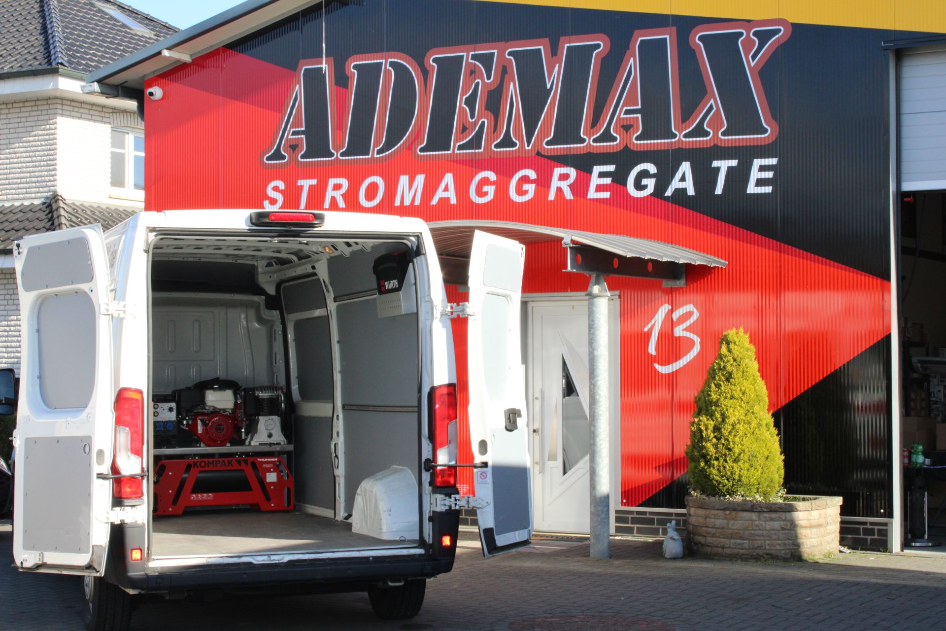 Ademax Druckluft-Kompressor 200 bar | Stromaggregat 3,5 kVA Benzin ...
