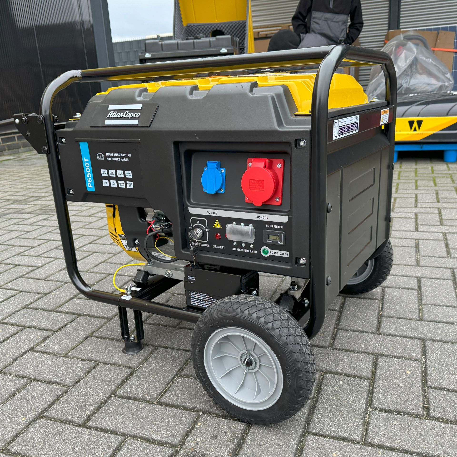 Stromaggregat von Atlas Copco | 6,8 kVA Benzin Generator mit 230 V ...